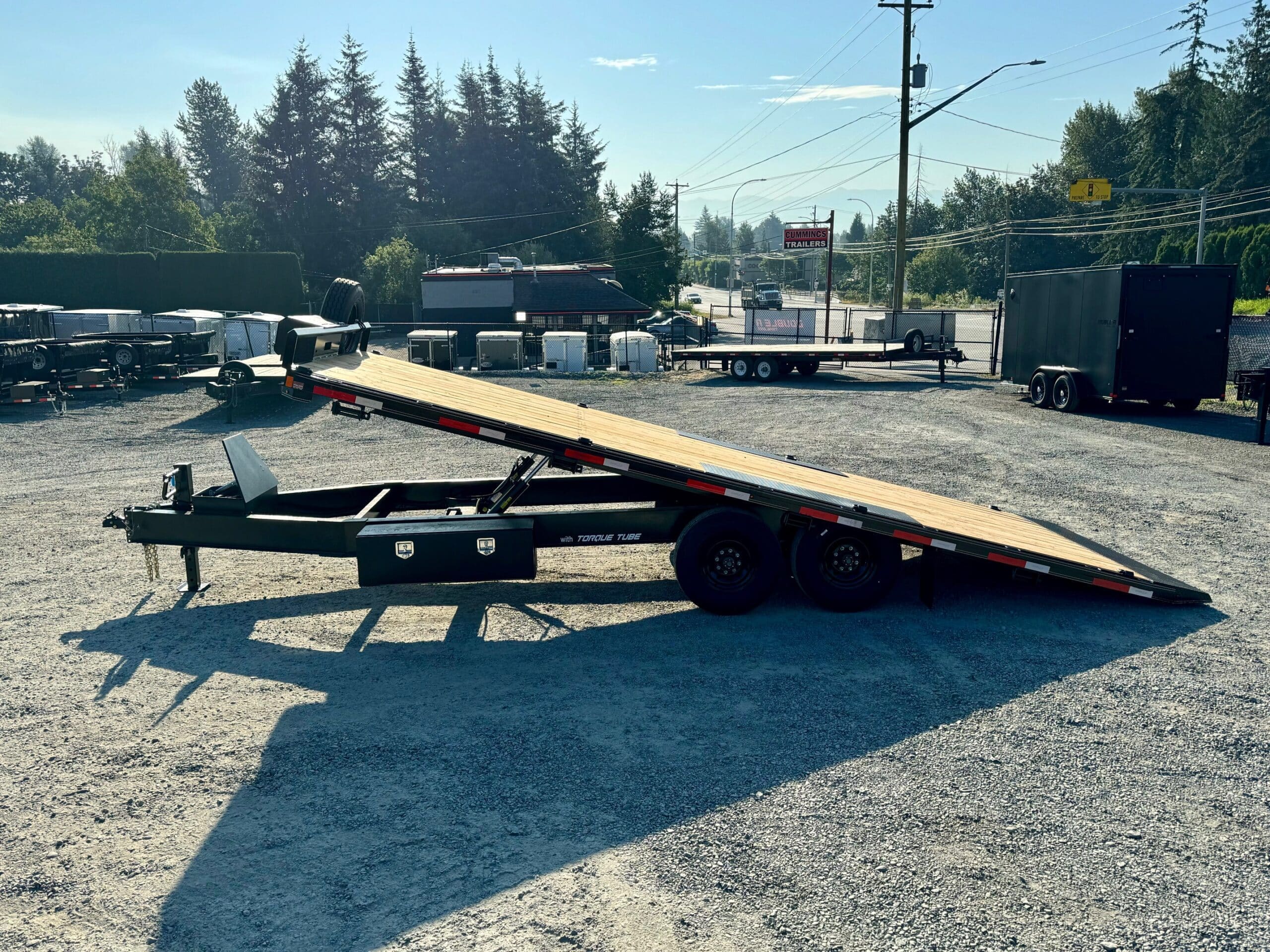 22' Double-A Deck Over Hydraulic Tilt Deck (17,500LBS GVW - 2:8K Axles ...
